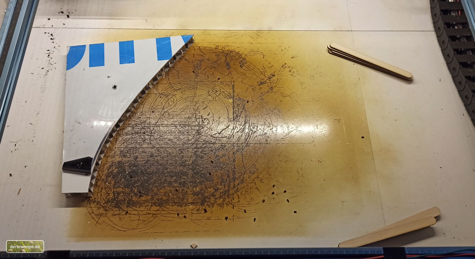 Der Laser als Filzstift: Wir malen einen Feuerholzgnom – DerBrumme